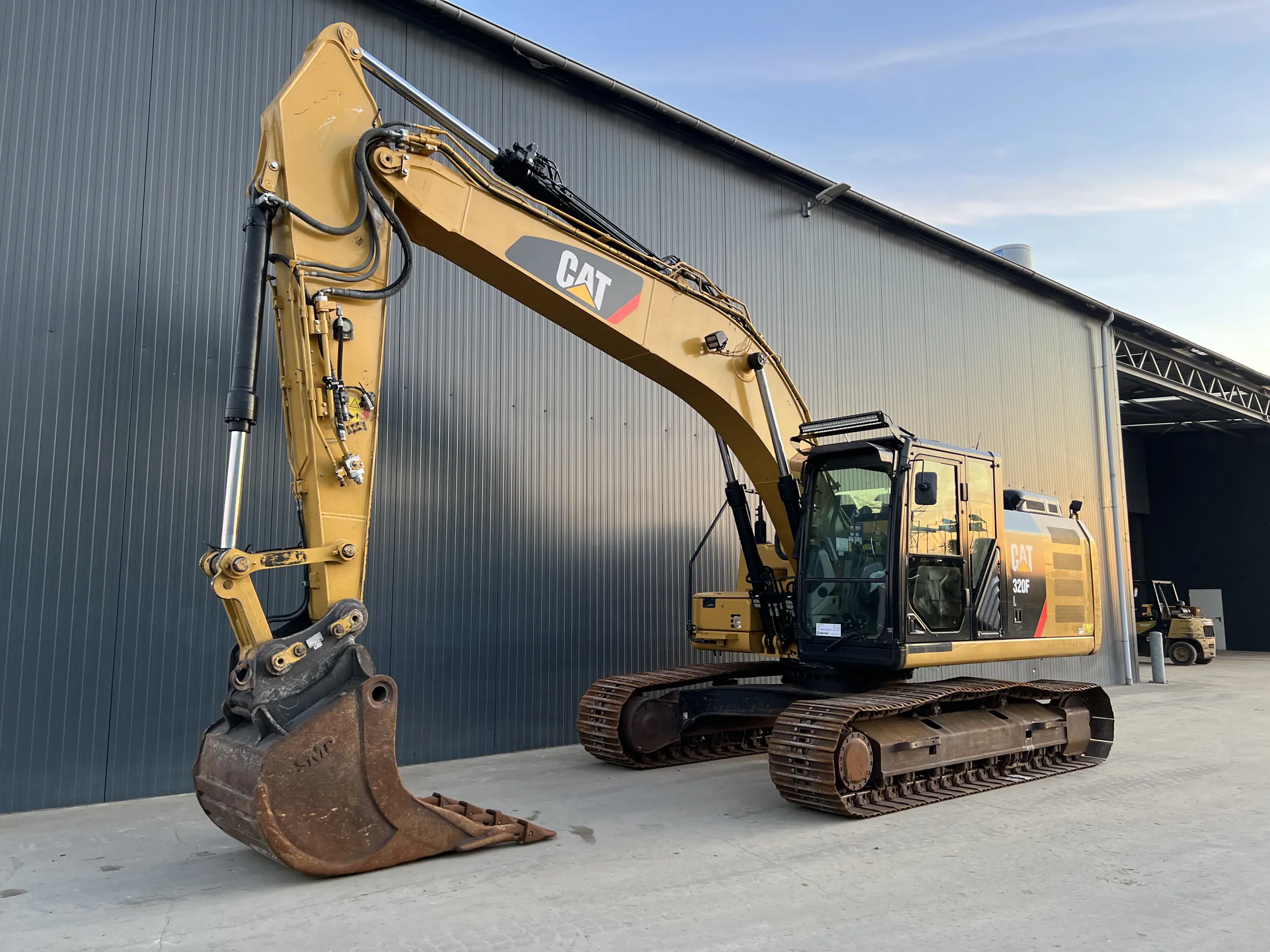 CATERPILLAR 320F L Smitma